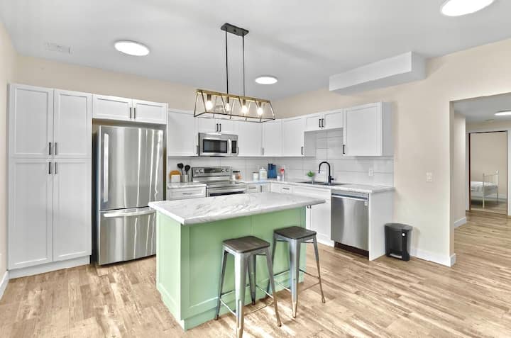 Spacious 2 Bedroom Pool/cityview Close2 Amenities! - Kamloops