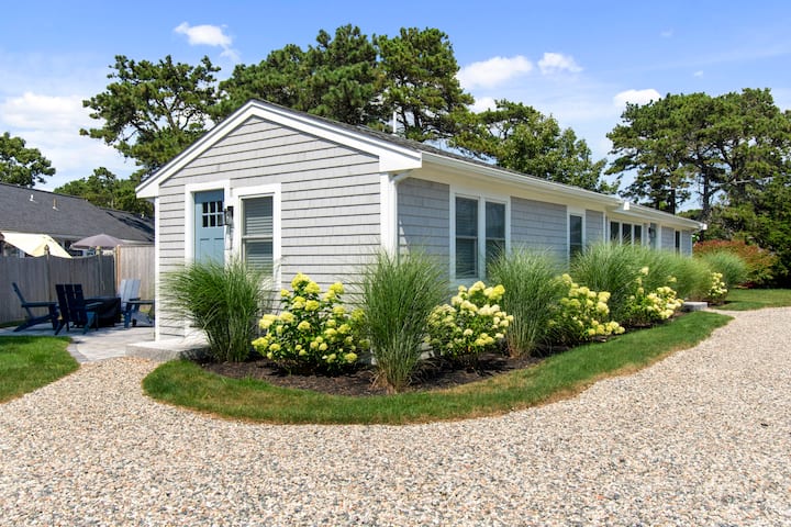 Bungalo B - Newly Renovated - West Dennis Beach, MA