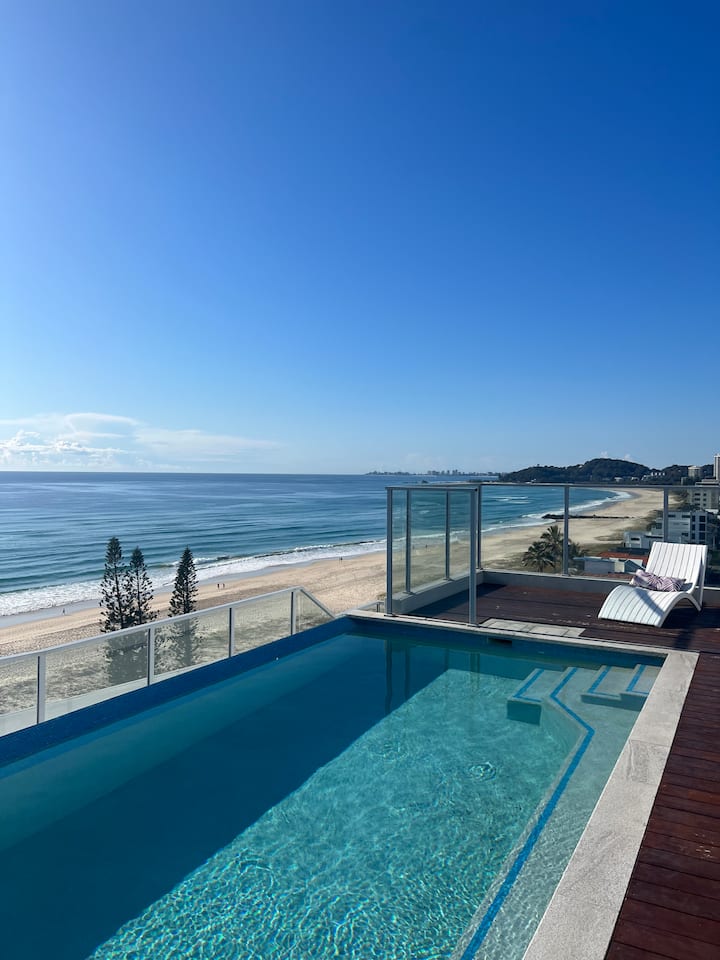 Periscope Palms 
Beachfront Bliss W/ Rooftop Pool - Coolangatta