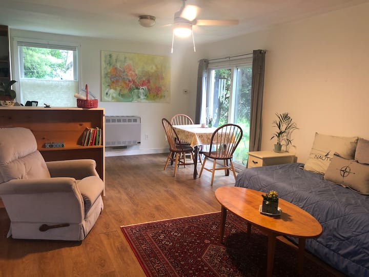 Camden - Hilltop, Quiet First Floor. - Camden, ME