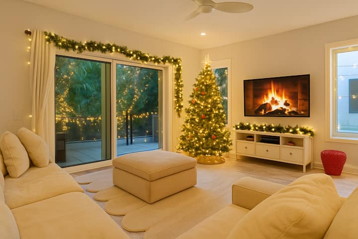 Downtown Sarasota W/ Saltwater Pool + Hot Tub - Sarasota, FL