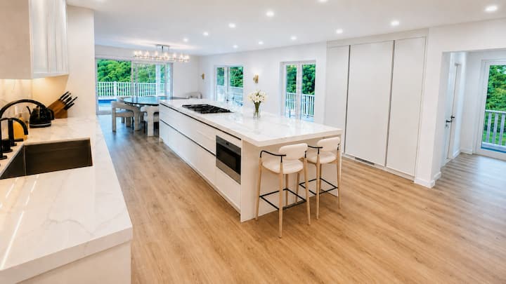 Hamptons Estate: Tennis And Pool - Sag Harbor, NY