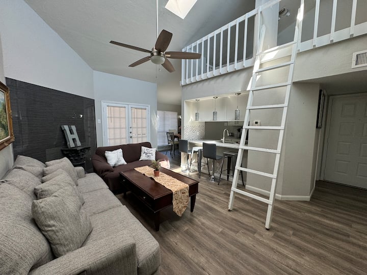Modern Paradise Two Loft - Dallas, TX