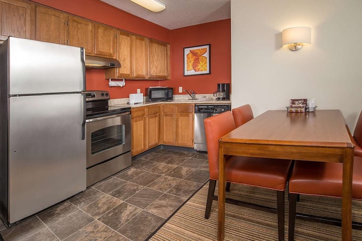 Minutes Away From South Charleston Museum! Pool - Charleston, WV