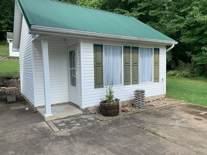 Mt. Momma Guest House In Hurricane, West Virginia - Hurricane, WV