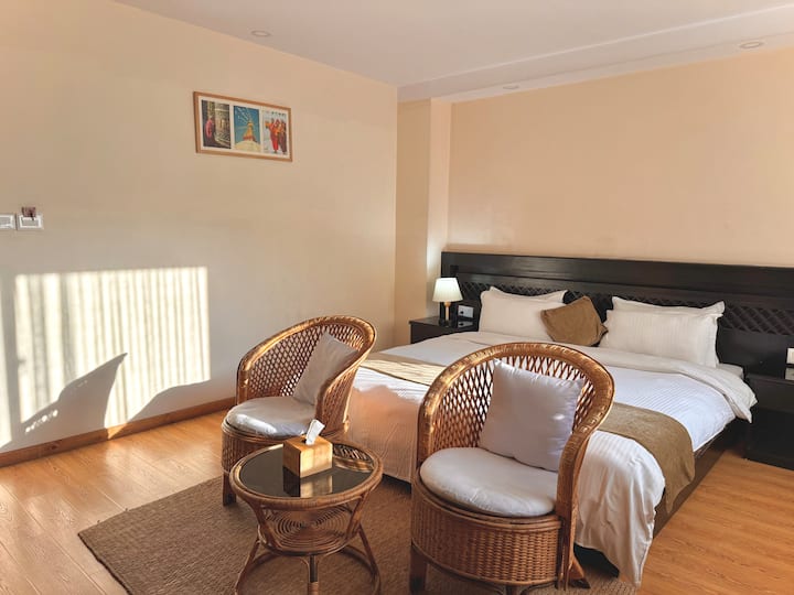Charming City Stay | Quiet, Sunny & With Balcony - Kathmandu