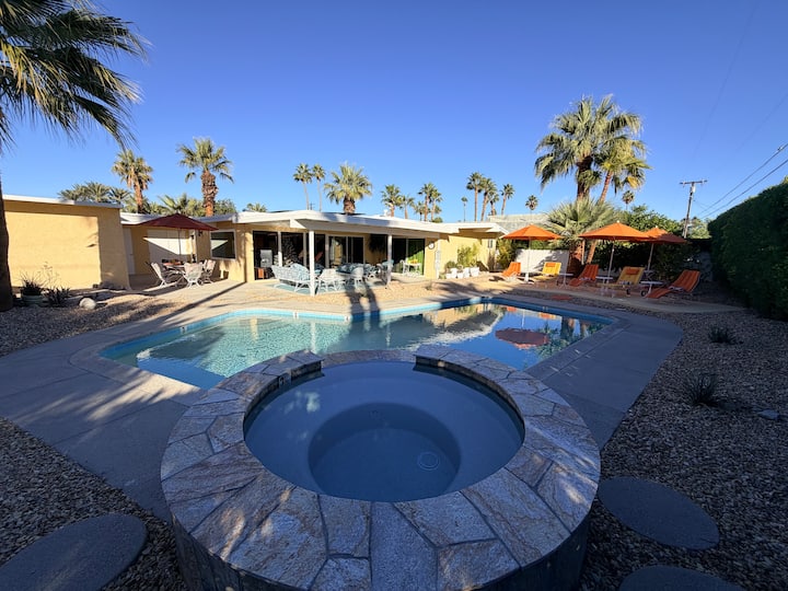 Mid-century Retro Relaxation - Palm Springs, CA