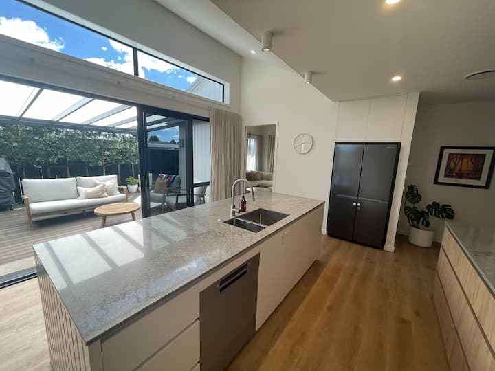 Close To Mystery Creek & Karapiro, Your Ideal Spot - Cambridge