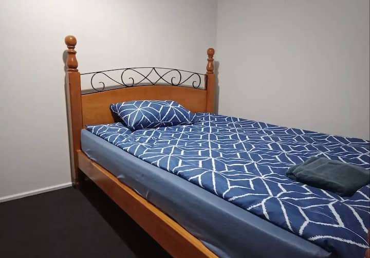 Sleep Out In Backyard With Separate Bathroom - Bendigo