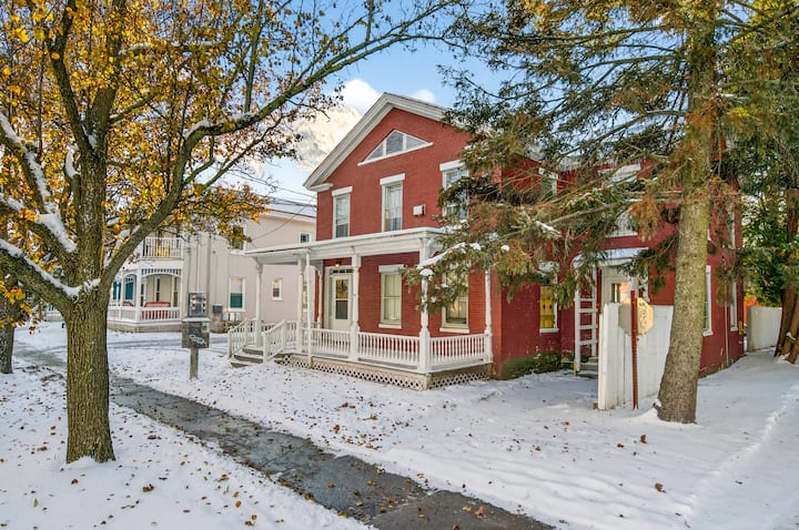 Oasis Near Church Street - Burlington, VT