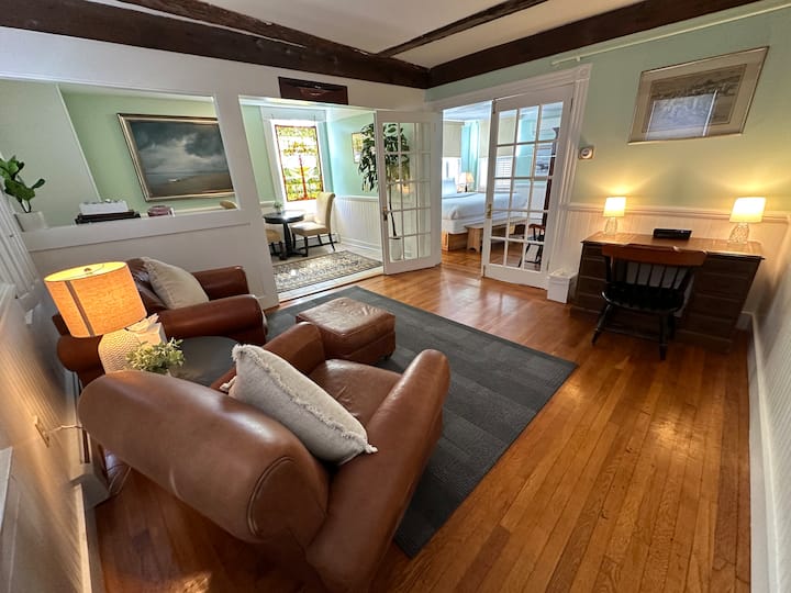 Bright & Airy Private 1br Suite Downtown Newport - Newport, RI