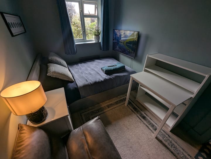 Cozy Double Bedroom - Nottingham