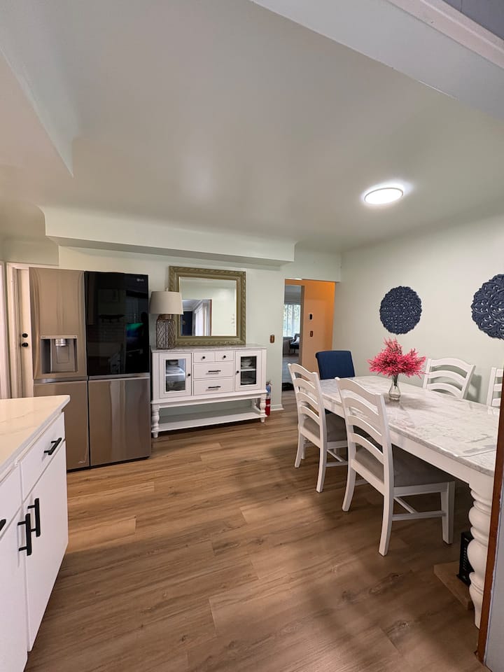 3br House Moravian Hills : Safest & Nicest - Fraser, MI