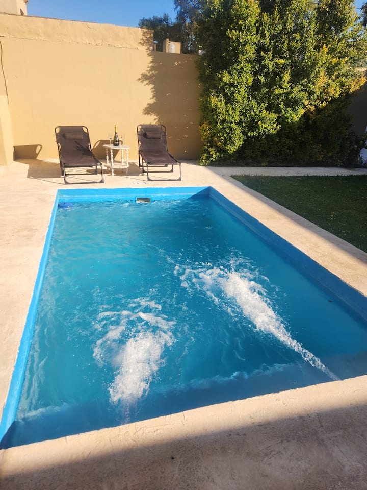 Chalet Con Parque Quincho Y Pileta Buena Ubicación - Tandil