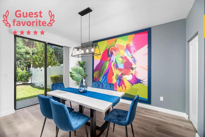 Lion's Den: Luxurious 2/2.5 Resort Townhouse - Margate, FL