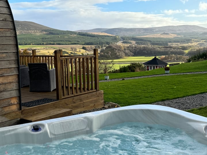 Luxurious Cabin With Private Hot Tub