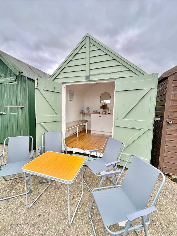 Stylish Beach Hut By The Sea In Felixstowe - Felixstowe