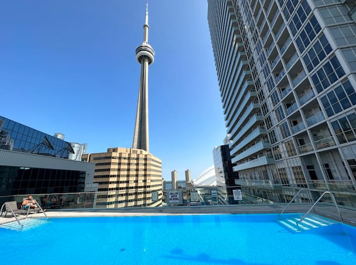 Downtown Luxe Rooftop Pool | 2br+den Cn Tower Unit - Mississauga