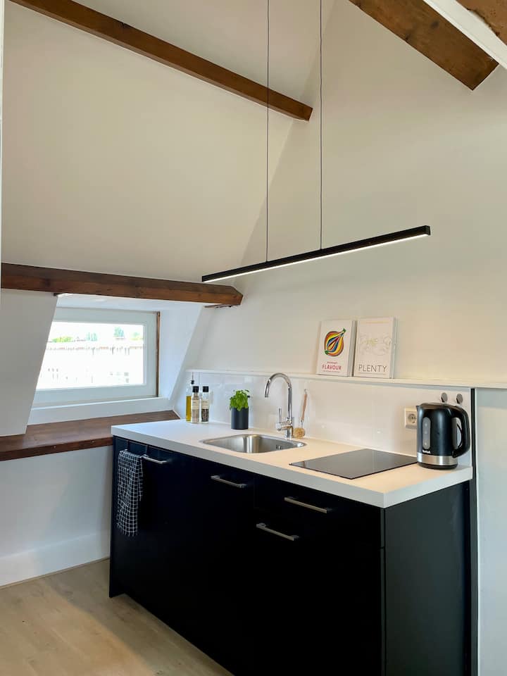 Tiny Cozy Apartment With Private Kitchen/bathroom - Ámsterdam