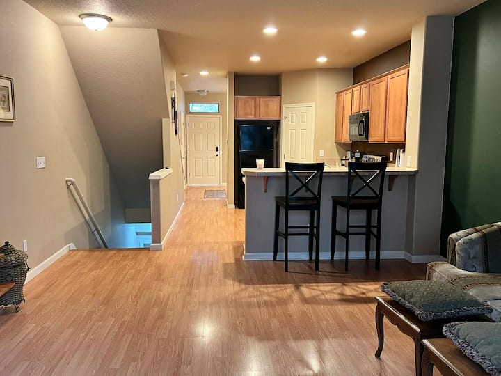 Spacious Hillsborotownhouse - Hillsboro, OR