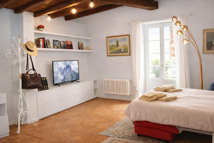 Art & Design In Como – Steps From Duomo - Como