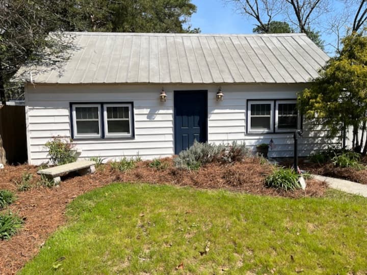 Pamlico River Retreat - Quaint Cottage - Washington, NC