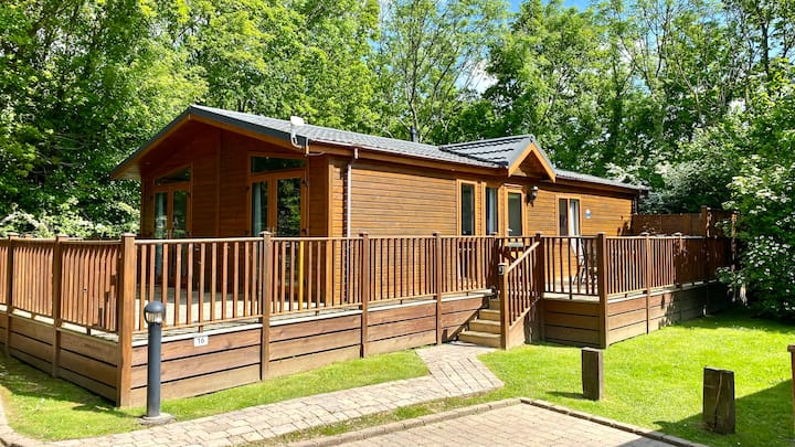 Devon Comfort Lodge With Hot Tub - Finlake Resort - Bovey Tracey