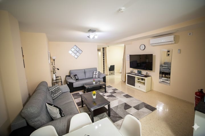 Amplio Apto 80 M² En Triana.2 Baños,12 M Centro - Sevilla