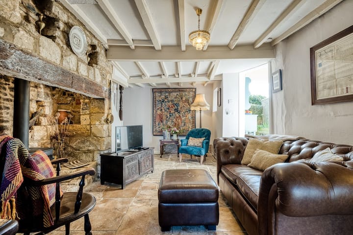 2 Bedroom Cotswold Stone Cottage - Pyatt's Pad - Winchcombe