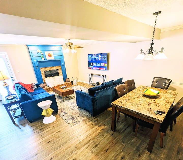 "Creative On Cox St" Centrally Located W/ King Bed - Florence, AL