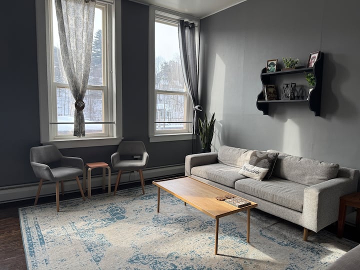 The Honesdale Loft - Historic Main St 3 Bedroom - Waymart, PA