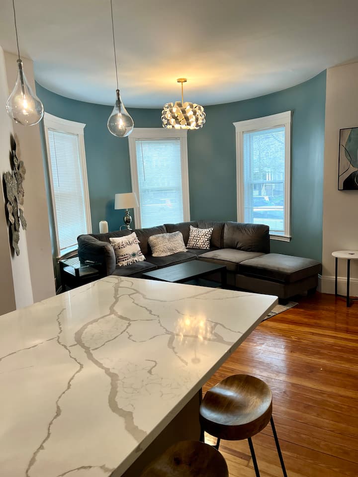 1 Bed/kitchen, 7 Minutes To T - Quincy, MA