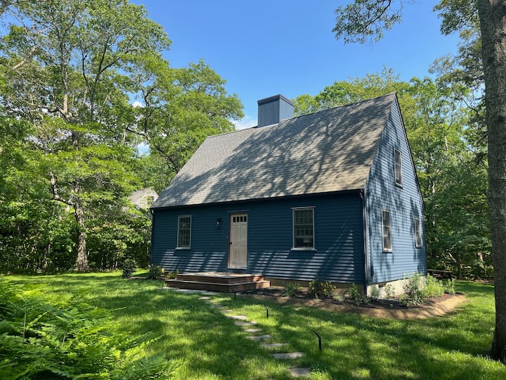 Cozy Vineyard Cottage, Close To Beach, Woods, Town - Oak Bluffs, MA