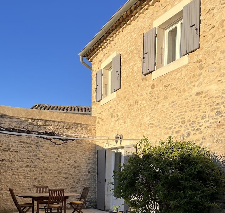 Maison En Pierres & Jardinet Clos – 4-6 Pers - Drôme