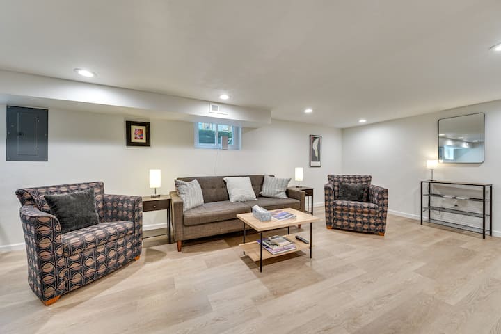 Remodeled Maple Leaf Basement Apt! 7 Mi To Seattle - Shoreline