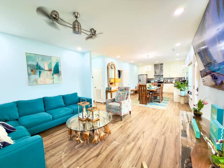 Spacious 3br • Sleeps 9 • 6 Beds • Near Beach - South Padre Island, TX
