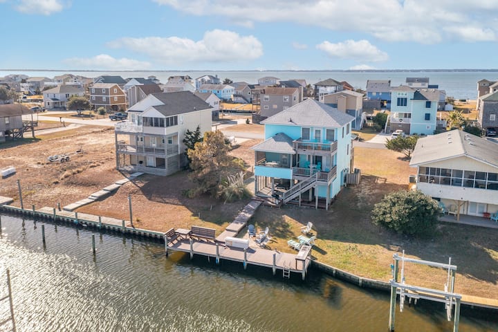 Lagoon Escape: Dock, Hot Tub, Community Pool, Pets - Nags Head