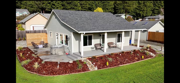 Beautiful House With Hot Tub In Sunny Blue Lake - Arcata, CA