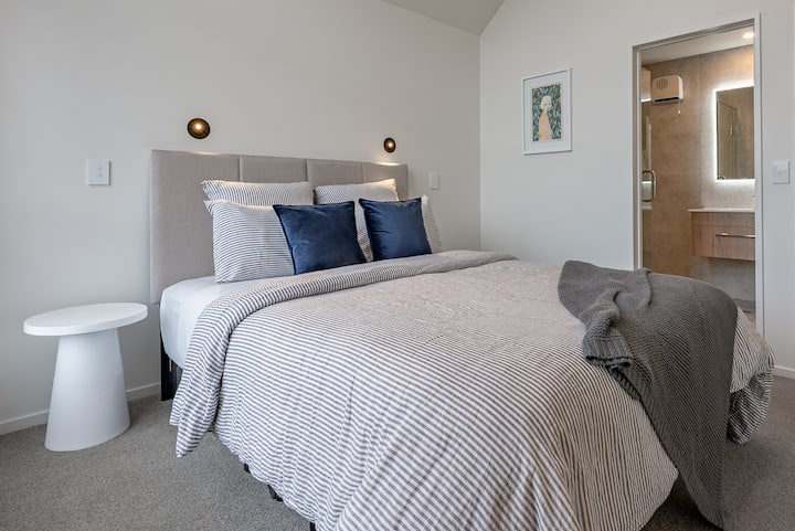 Urban Nest Explorer: Walk To City, Free Parking - Christchurch