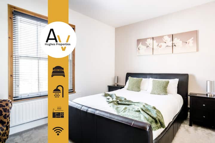 Spacious 2-bed House With Garden & Free Parking - Northampton