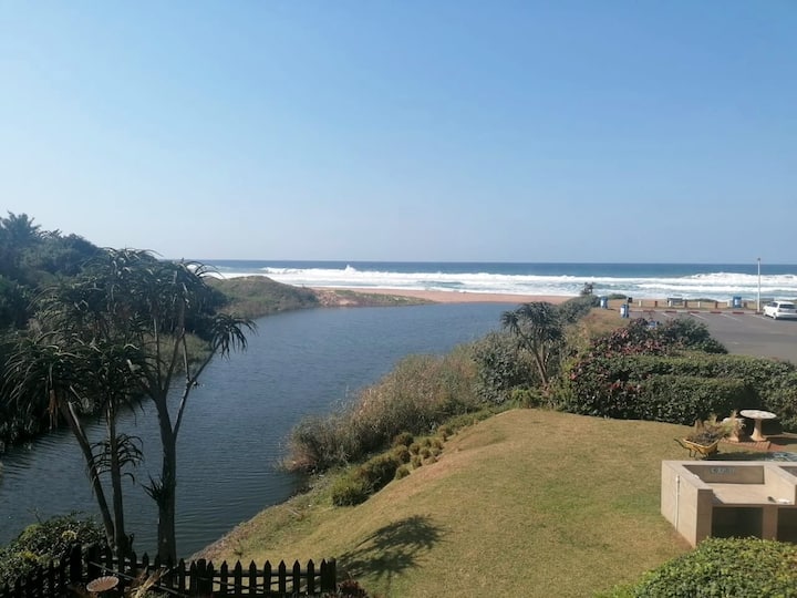 6 Sleeper Beachfront Apartment - Amanzimtoti