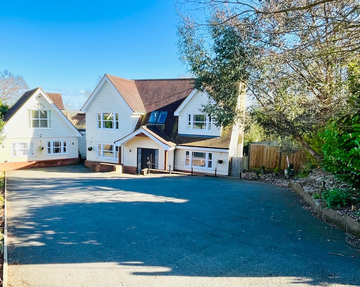 Large Home 2-3 Beds 3 Baths - Brentwood