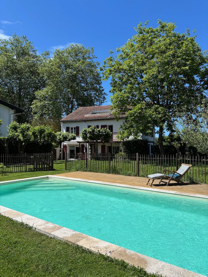 Grande Maison Basque Avec Piscine Clôturée - Ascain