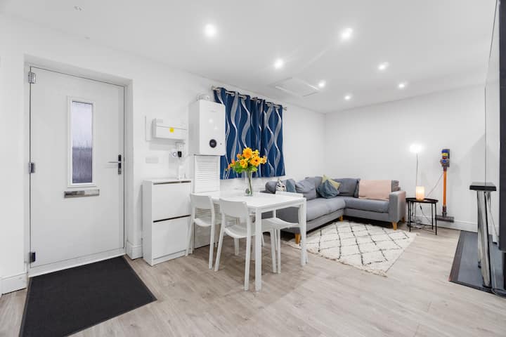 2 Bedroom House,brownhillrd Se6 - Bromley