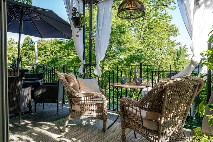 Glyn Rhosyn Balcony River View
2master King Suites - Stratford