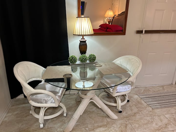 Precioso Estudio #5 Solo Adultos , 2 Huespedes. - Brownsville, TX