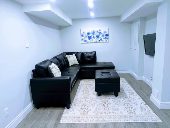 Bright Spacious Two Bedroom Suite. - 브램턴