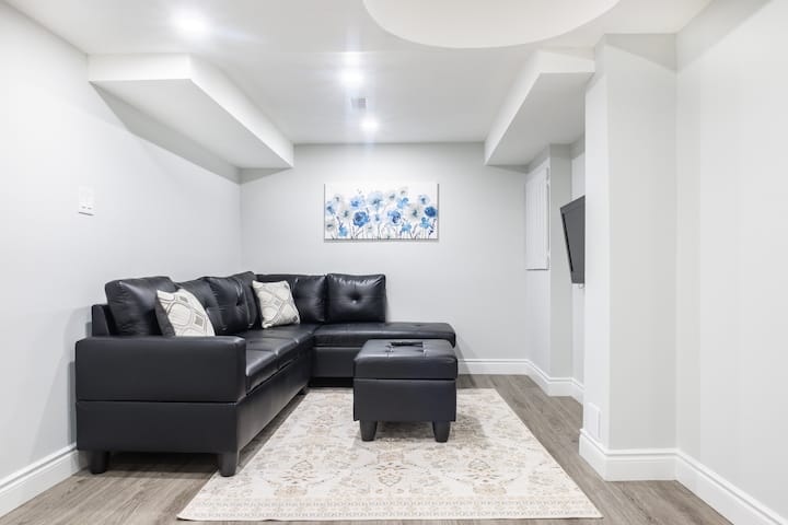 Spacious 2 Bedrooms•3 Beds • Free Parking Brampton - 布蘭普頓