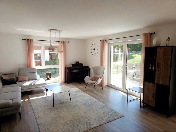 Modern Spacious Apartment - Laichingen