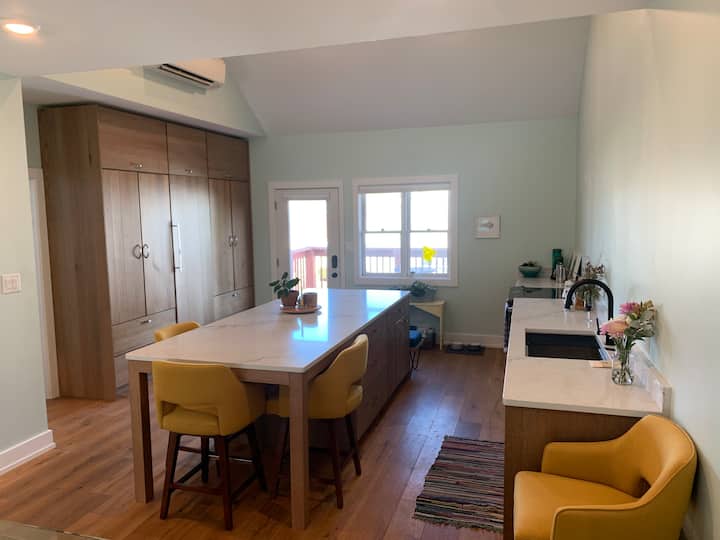 Modern Condo - Walk To Everything! - Bloomington, IN